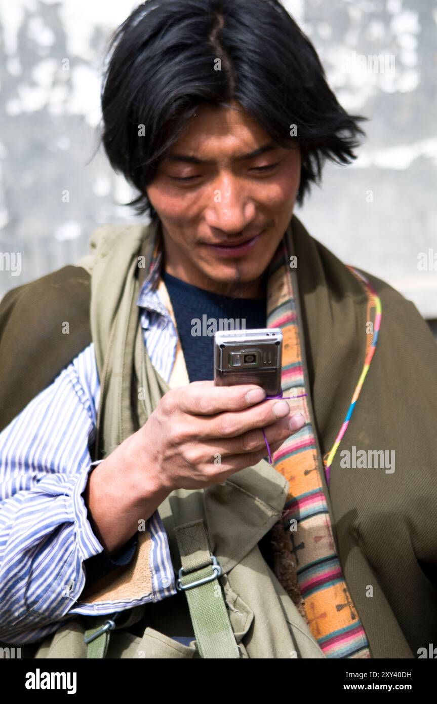 Tibetans china phone hi-res stock photography and images - Alamy