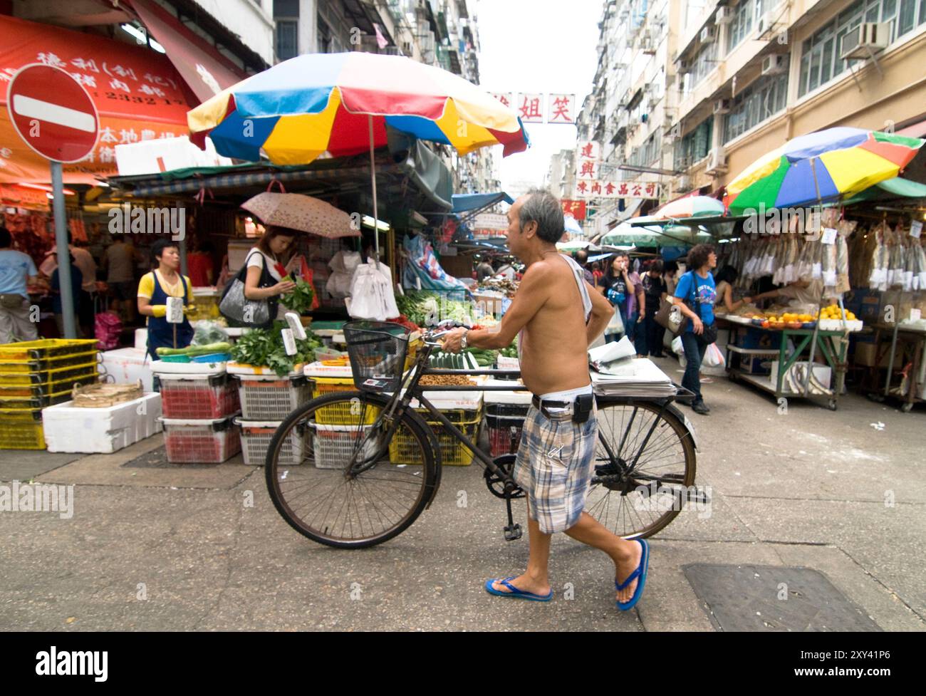 The vibrant markets in Sham Shui Po, Kowloon, Hong Kong Stock Photo - Alamy