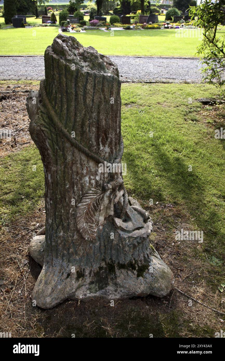 Cemetery fauna hi-res stock photography and images - Alamy