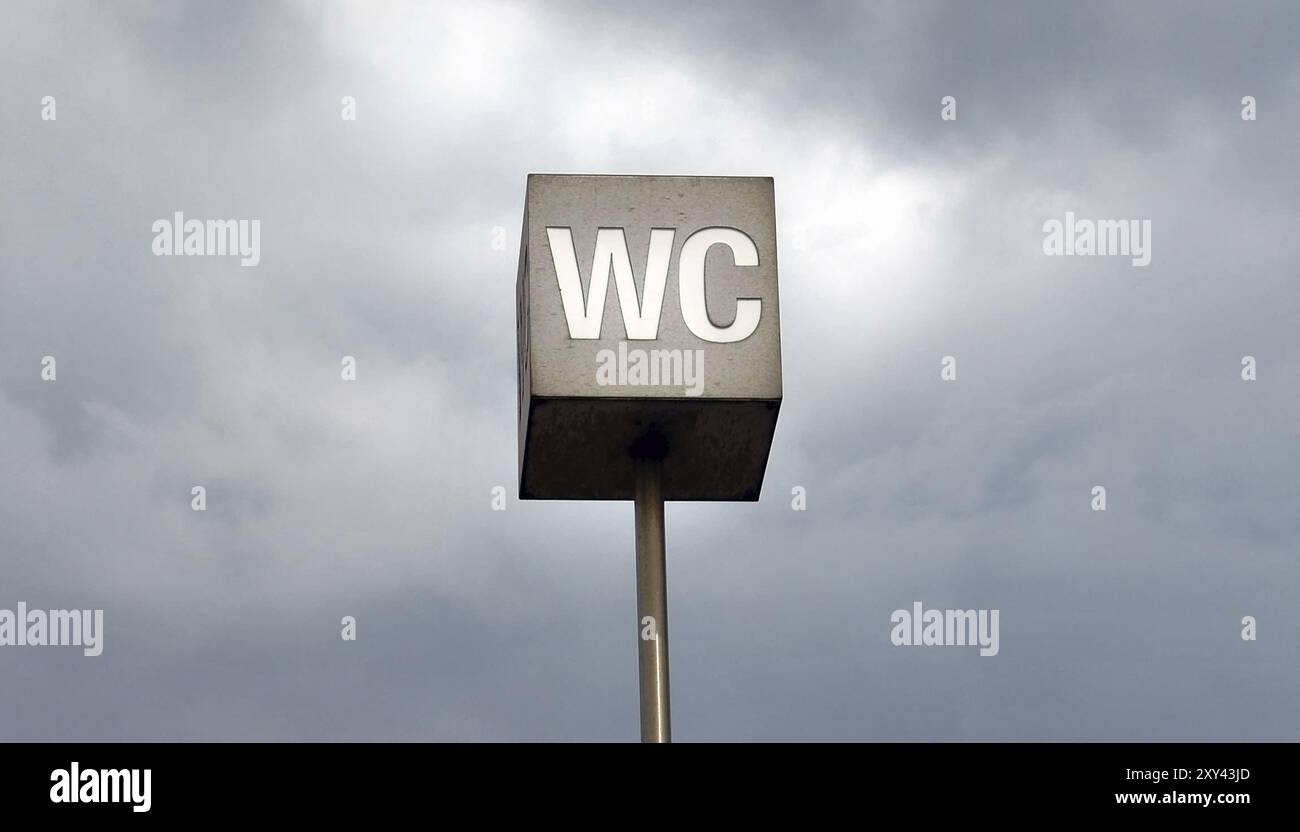 Sign for a toilet Sign to a toilet Stock Photo - Alamy