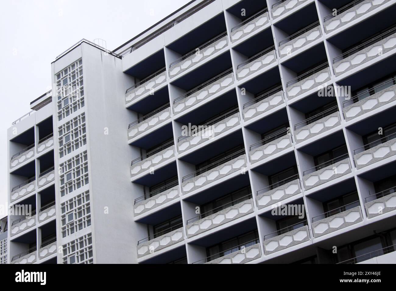 Monochromatic facade hi-res stock photography and images - Alamy