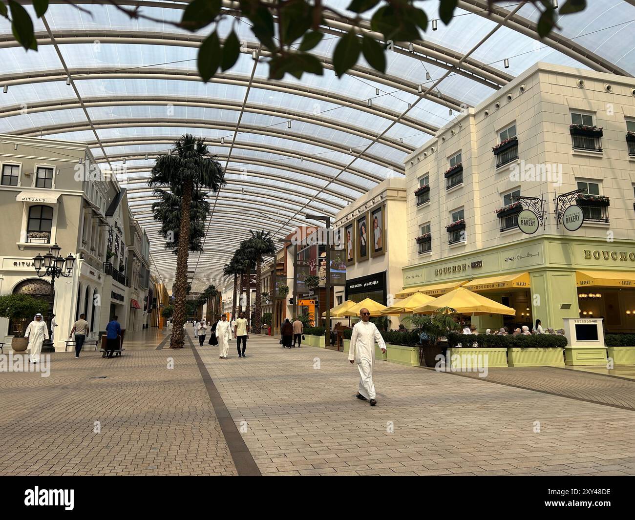 Kuwait City, Kuwait. 08th Aug, 2024. Kuwaiti people walk through the ...
