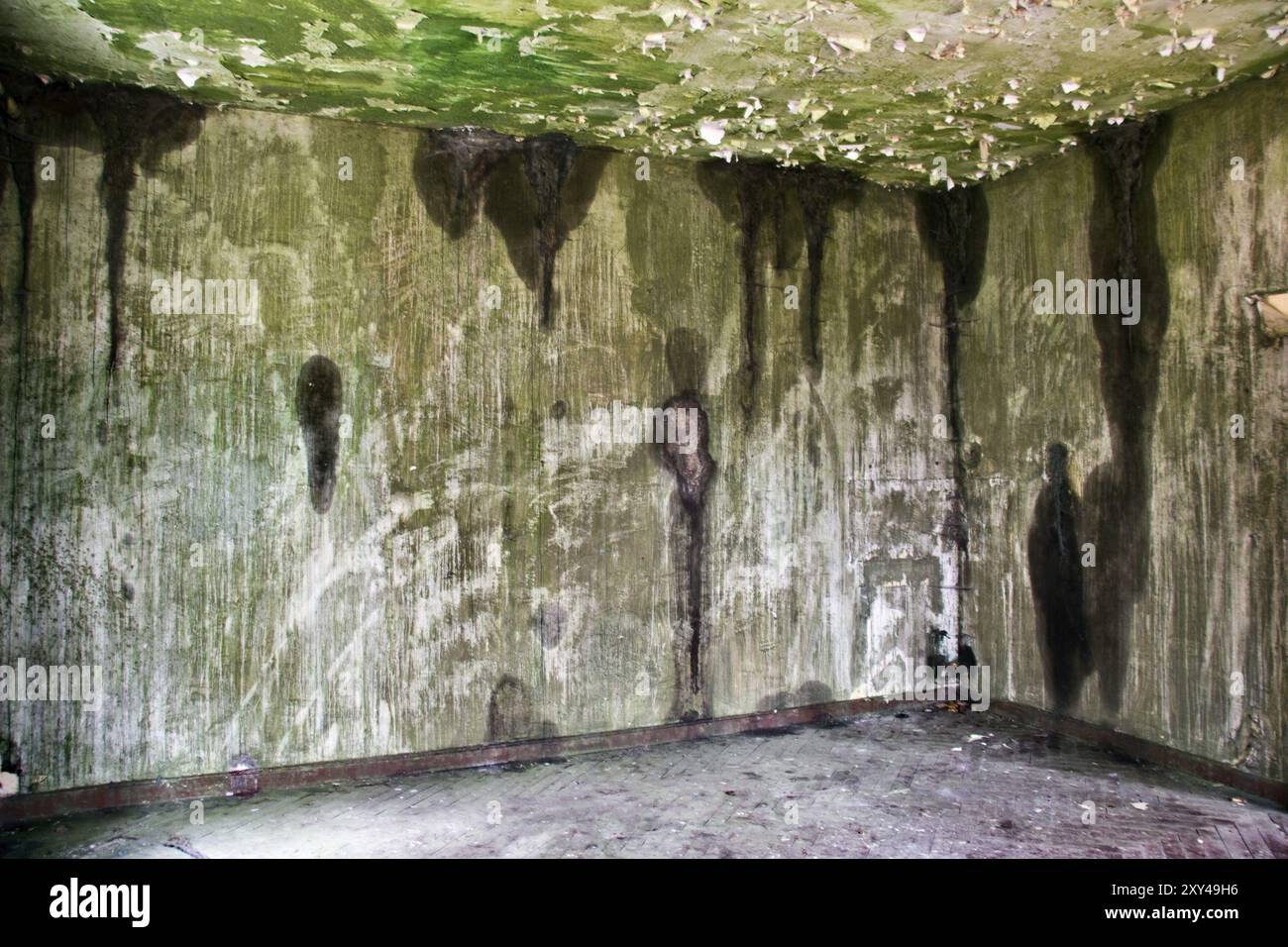 Dingy room hi-res stock photography and images - Alamy