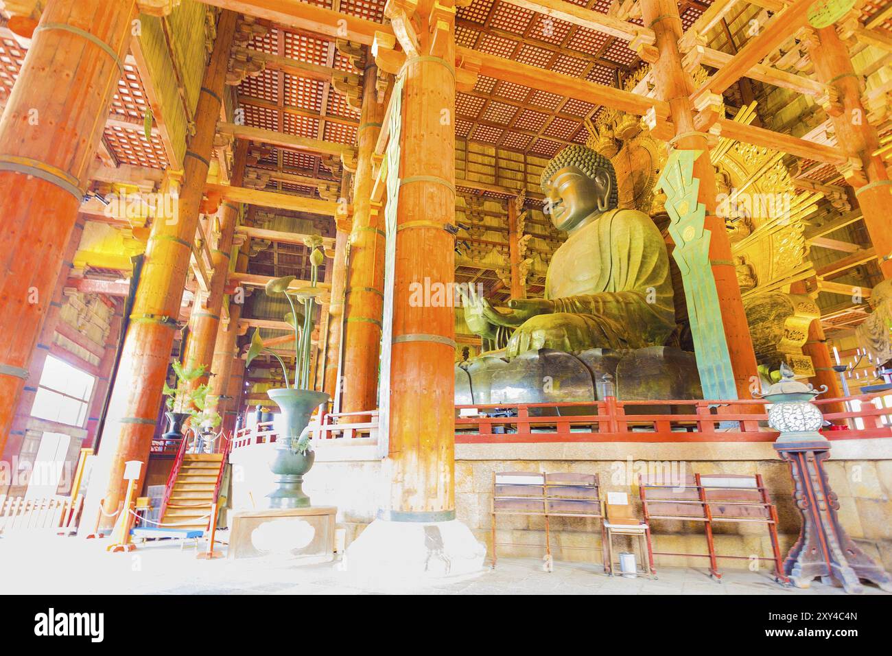 Side profile of Daibutsu bronze Buddha and ceiling of inside the Great ...