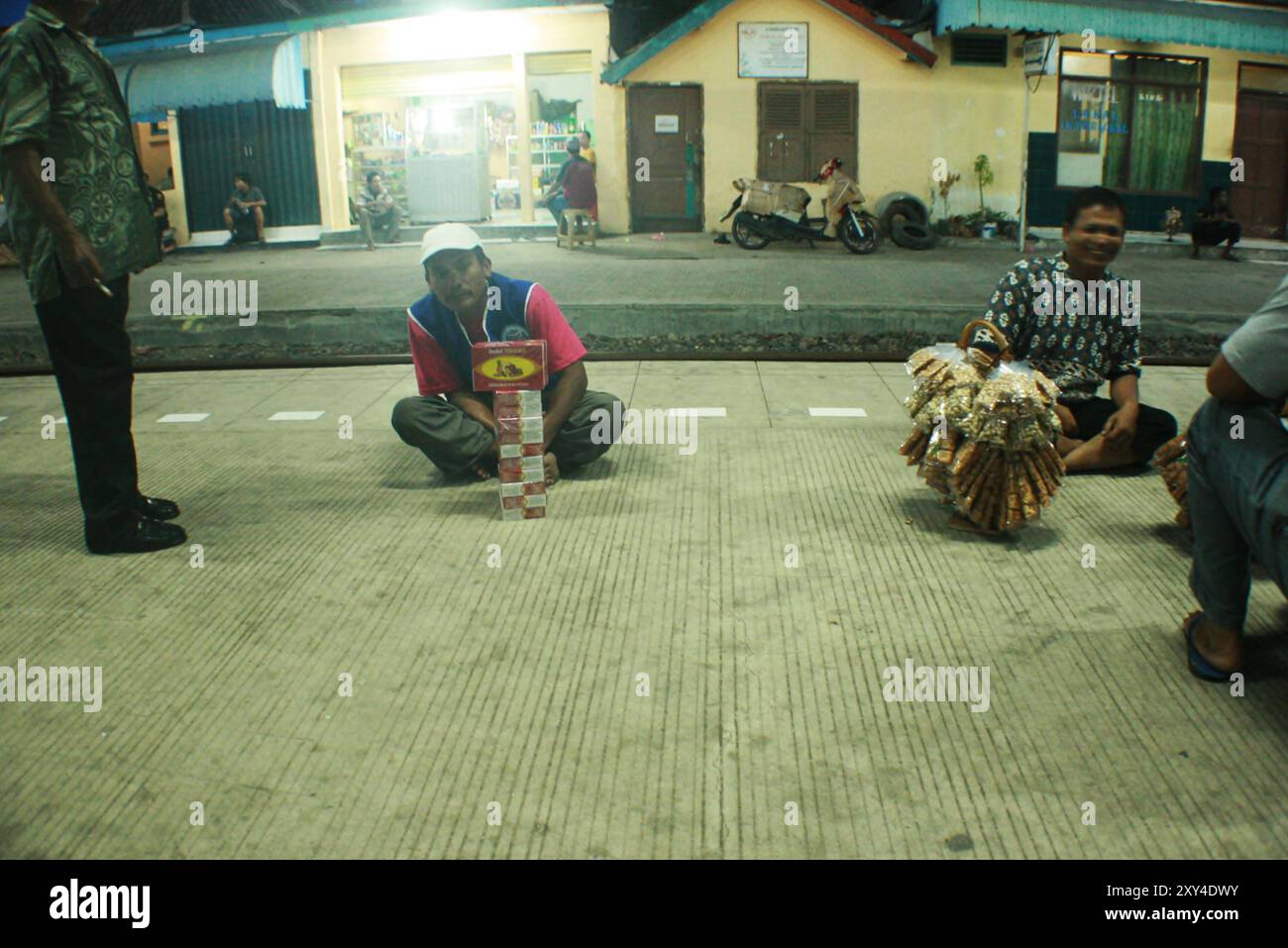 Food vendors at Semarang Poncol station at night Stock Photo - Alamy