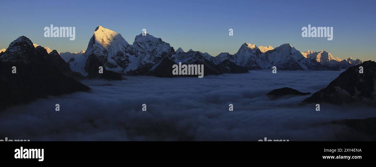 Himalaya mountains lightning hi-res stock photography and images - Alamy