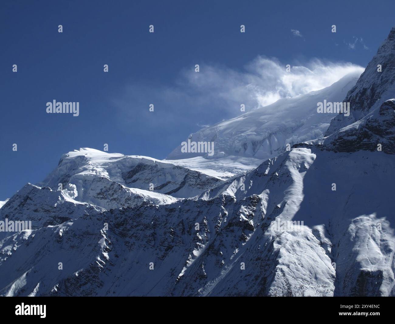 Snow blowing over a ridge hi-res stock photography and images - Alamy
