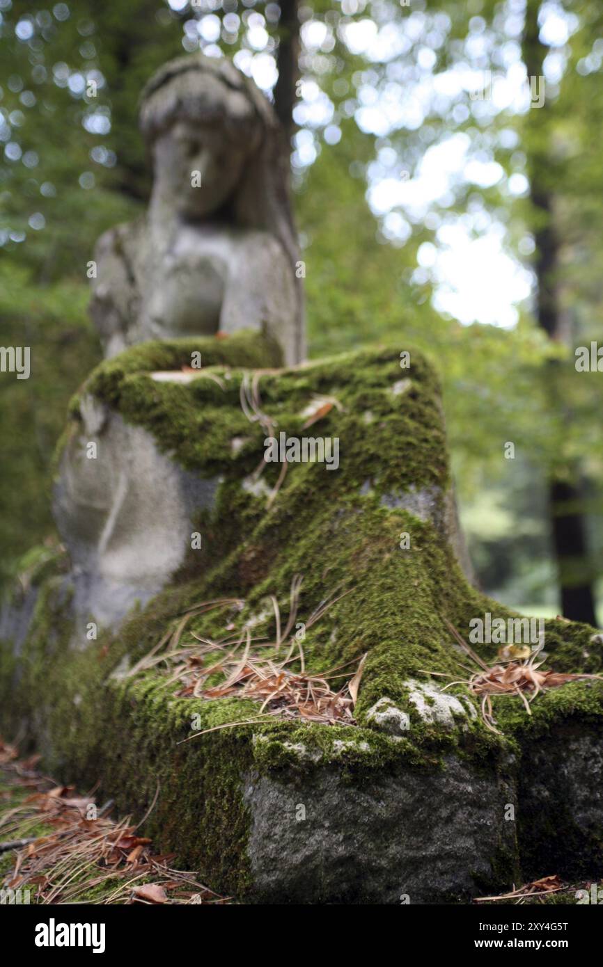 Bronze sculpture reclining woman hi-res stock photography and images ...