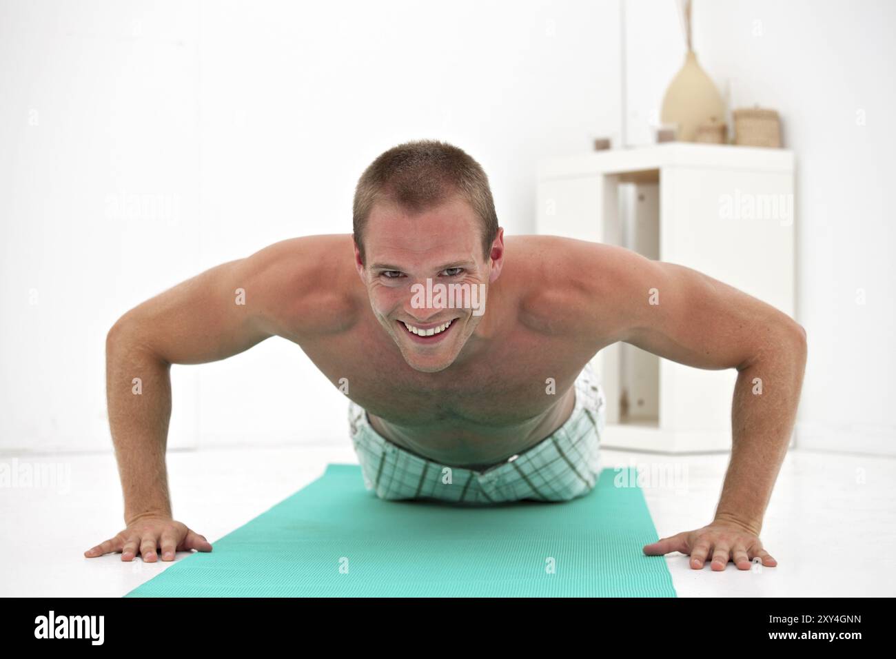 Pushups routine hi-res stock photography and images - Alamy