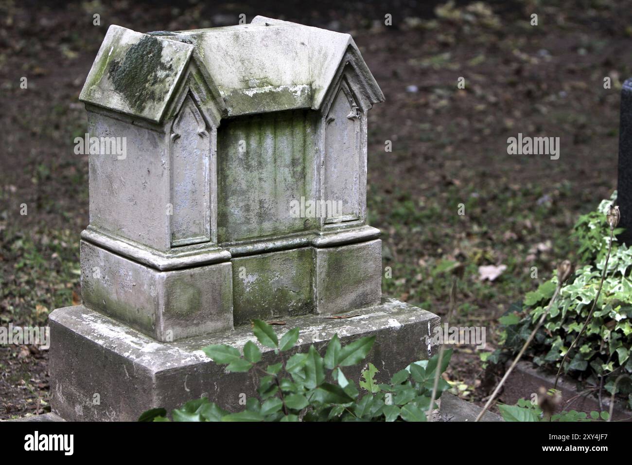 House shaped tombstone hi-res stock photography and images - Alamy