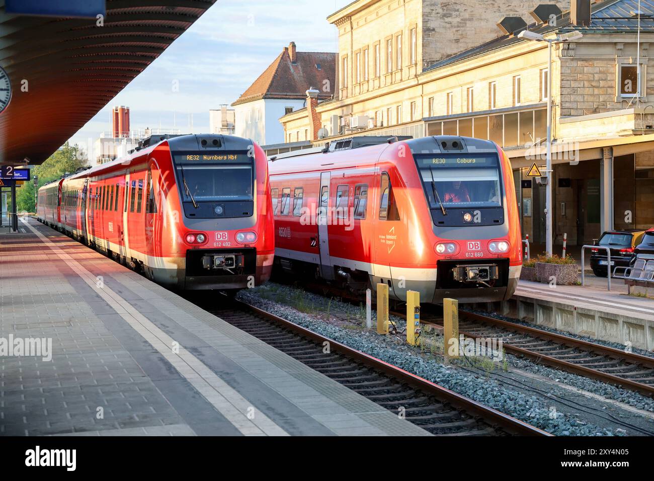 Eisenbahnverkehr in Bayreuth Hauptbahnhof. Regionalexpress Zug der ...