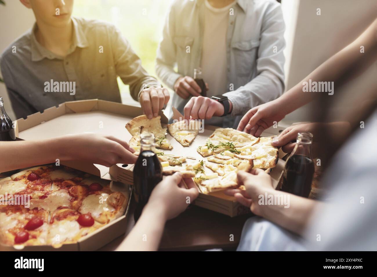 Pizza friends still hi-res stock photography and images - Alamy