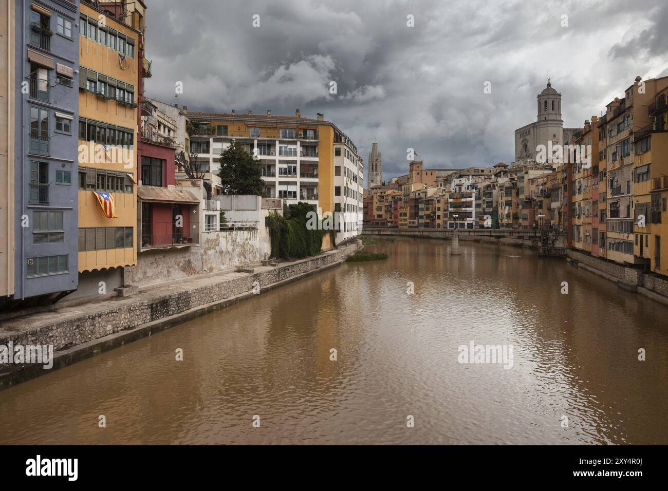 Spain, Catalonia, Girona, Old Quarter (Barri Vell) houses at the River ...