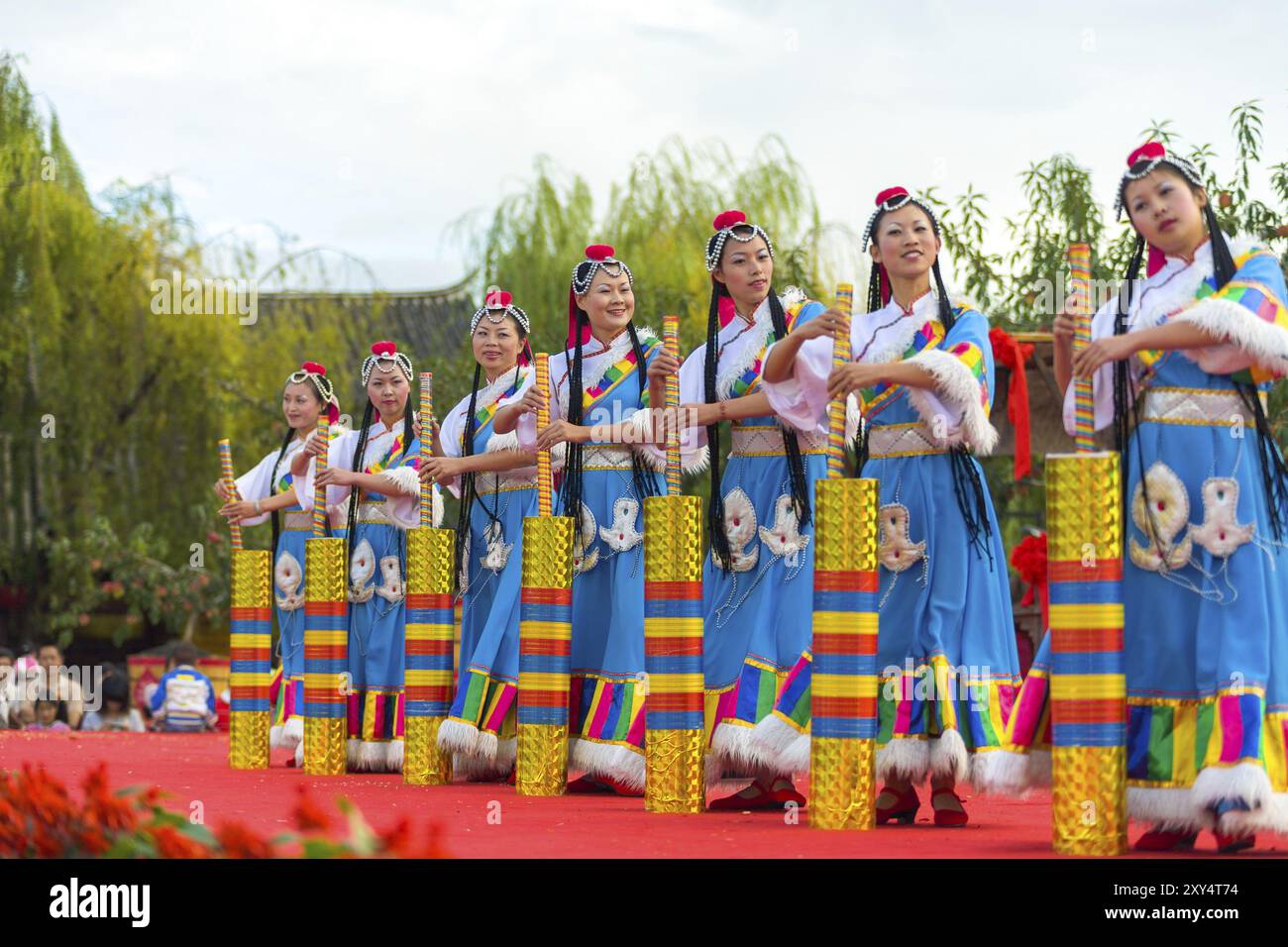 Costume dressed dress clad hi-res stock photography and images - Alamy