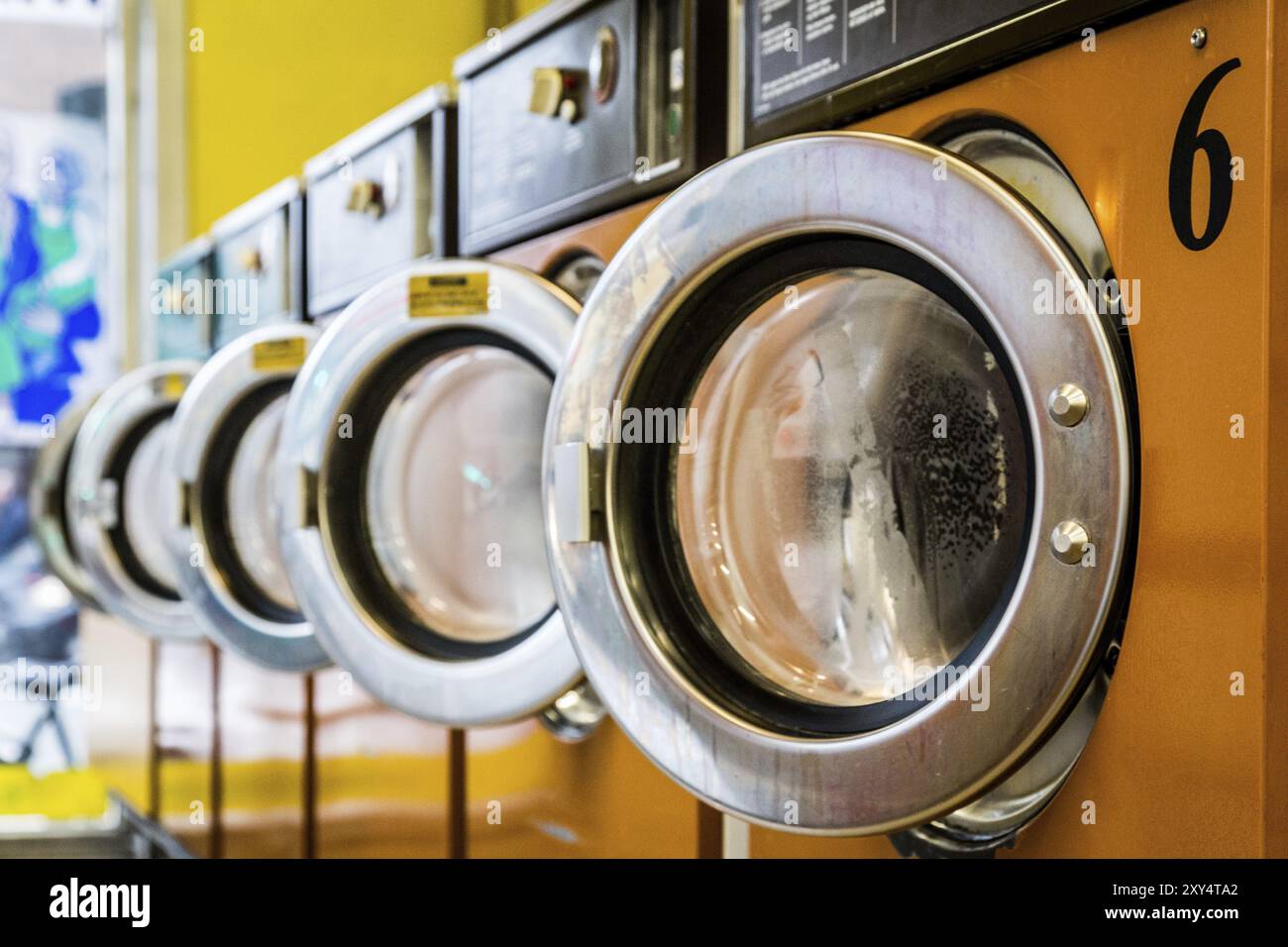 Electrical washing machines hi-res stock photography and images - Alamy