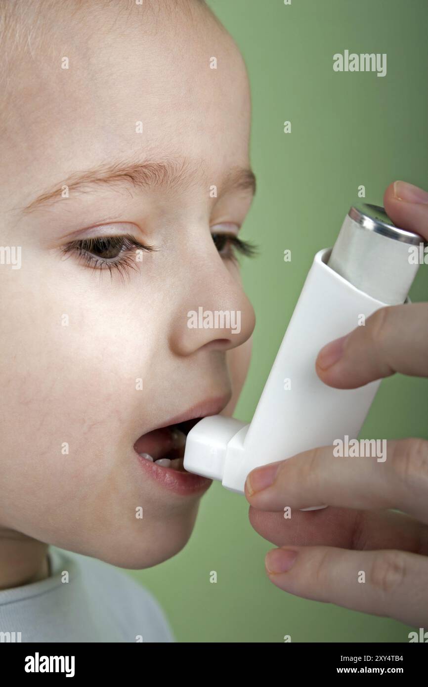 Breathing asthmatic medicine healthcare inhaler Stock Photo - Alamy