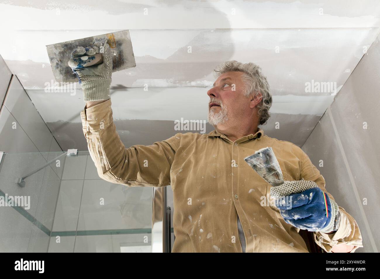 Painter plastering the ceiling Stock Photo - Alamy