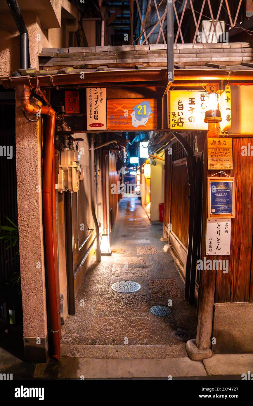 Pontocho district street hi-res stock photography and images - Alamy