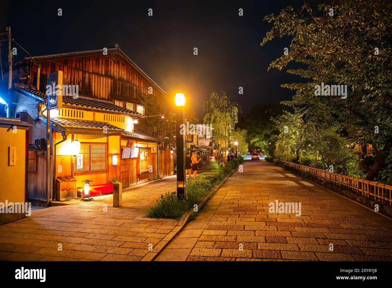 Hanamikoji Street at night in Kyoto, Japan Stock Photo - Alamy Hanamikoji Street at night in Kyoto, Japan Stock Photo - Alamy