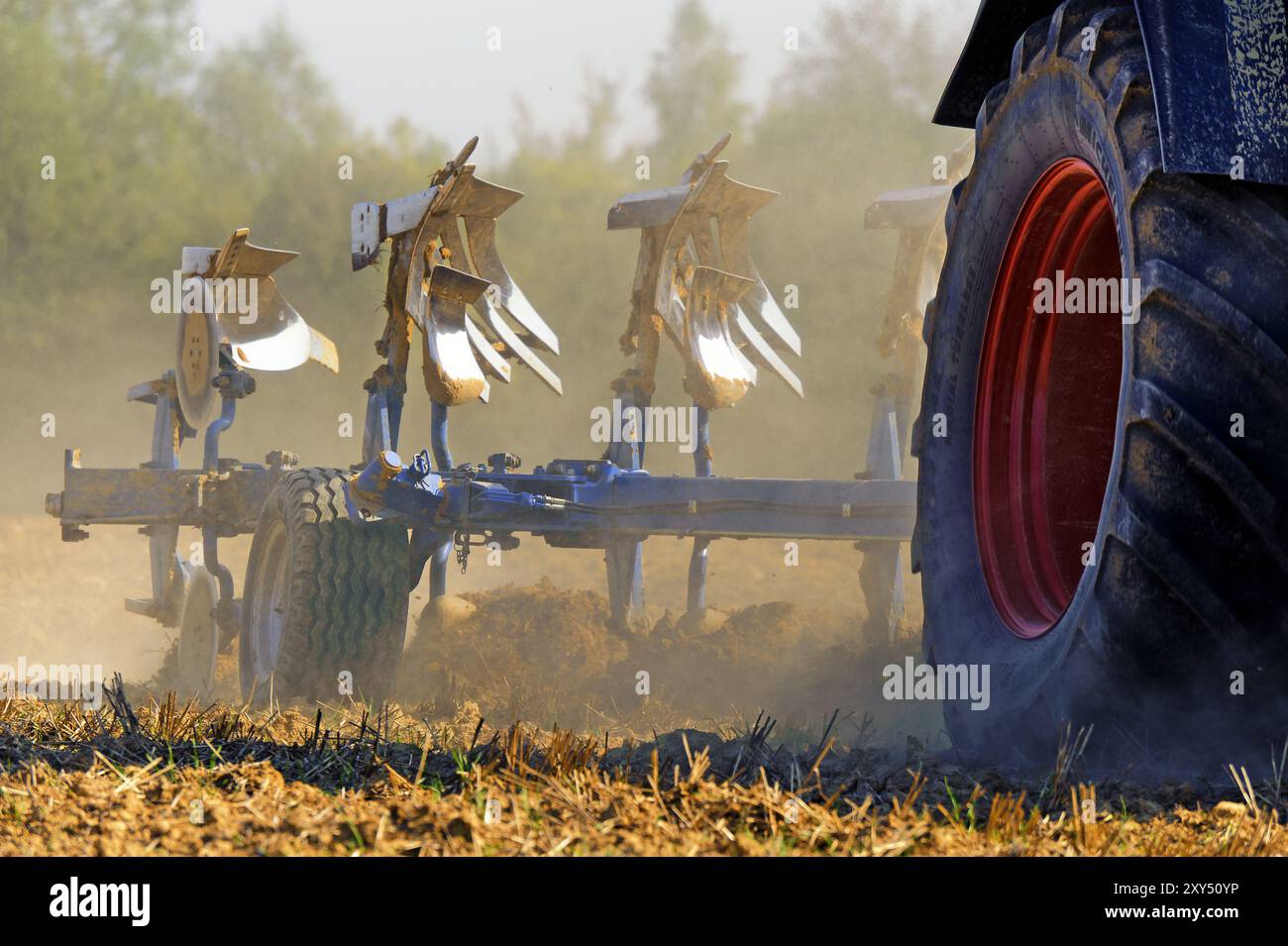 Car behind tractor hi-res stock photography and images - Alamy