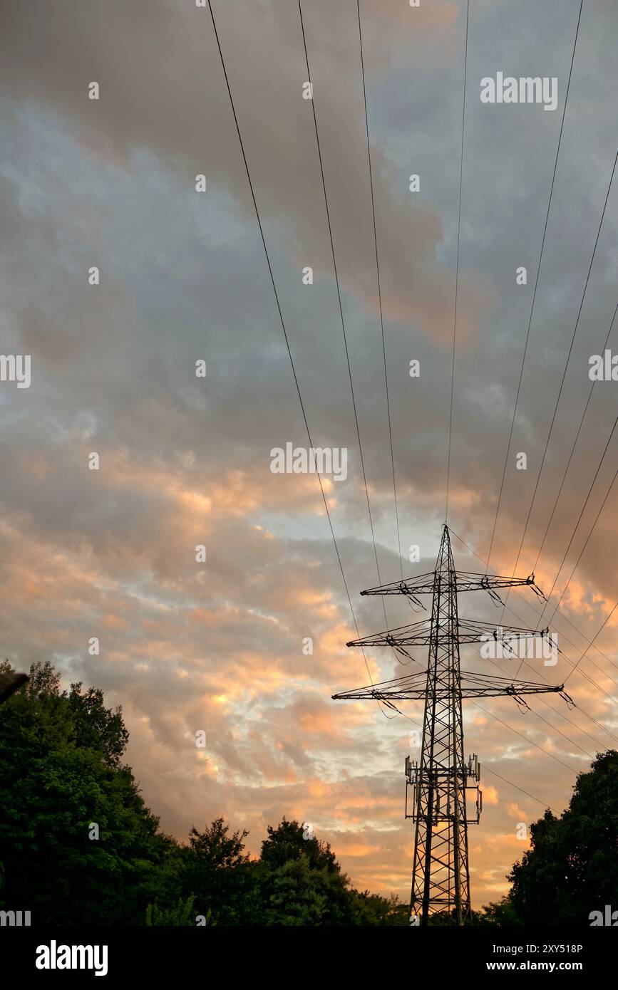 Overhead line mast hi-res stock photography and images - Alamy