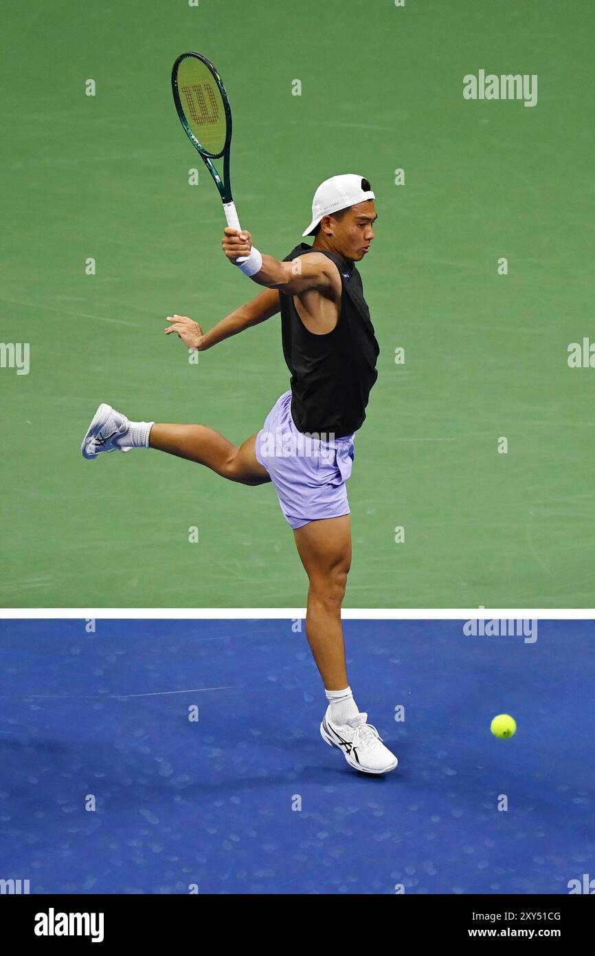 New York, USA. 27th Aug, 2024. Li Tu of Australia hits a return during ...