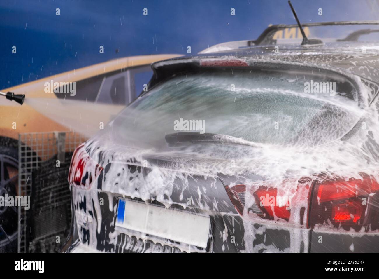 Suv being washed car hi-res stock photography and images - Alamy