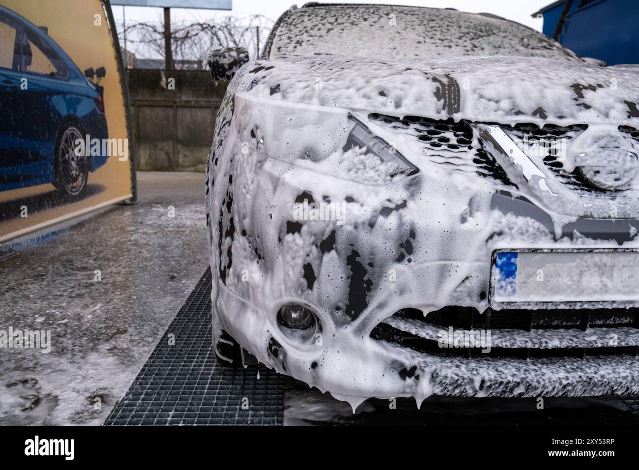 Suv being washed car hi-res stock photography and images - Alamy