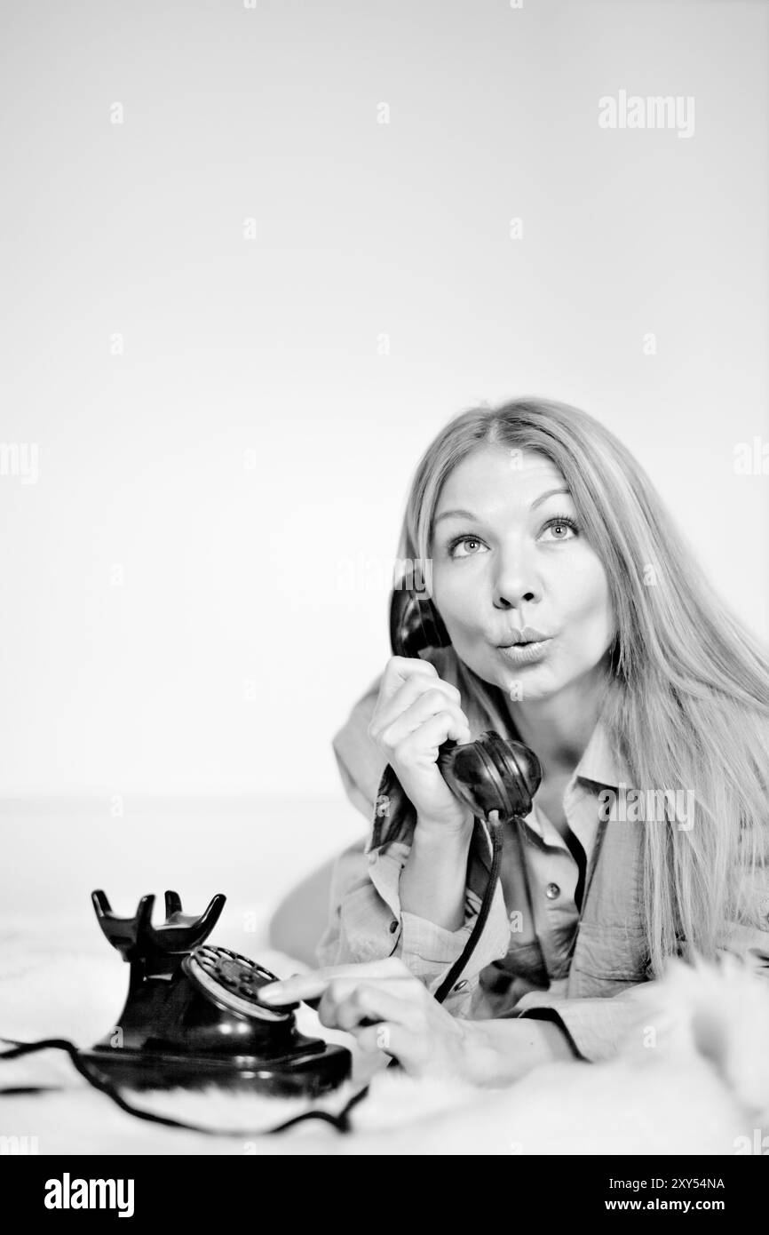 Woman look phone Black and White Stock Photos & Images - Alamy