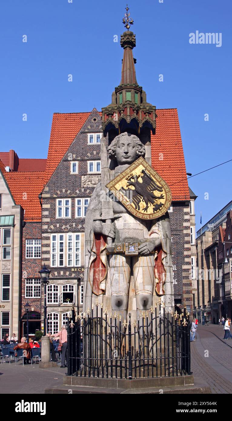 Roland statue, Bremen city centre Stock Photo - Alamy