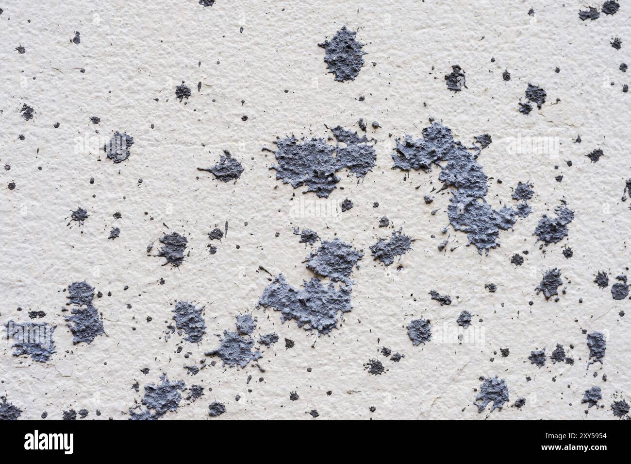 Texture A white, slightly cracked wall is carelessly stained with a ...