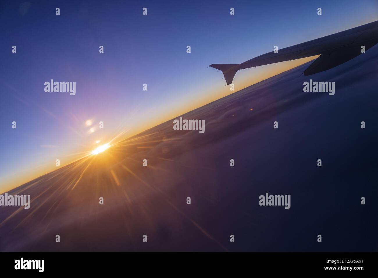 Clouds rays sun reflect hi-res stock photography and images - Alamy