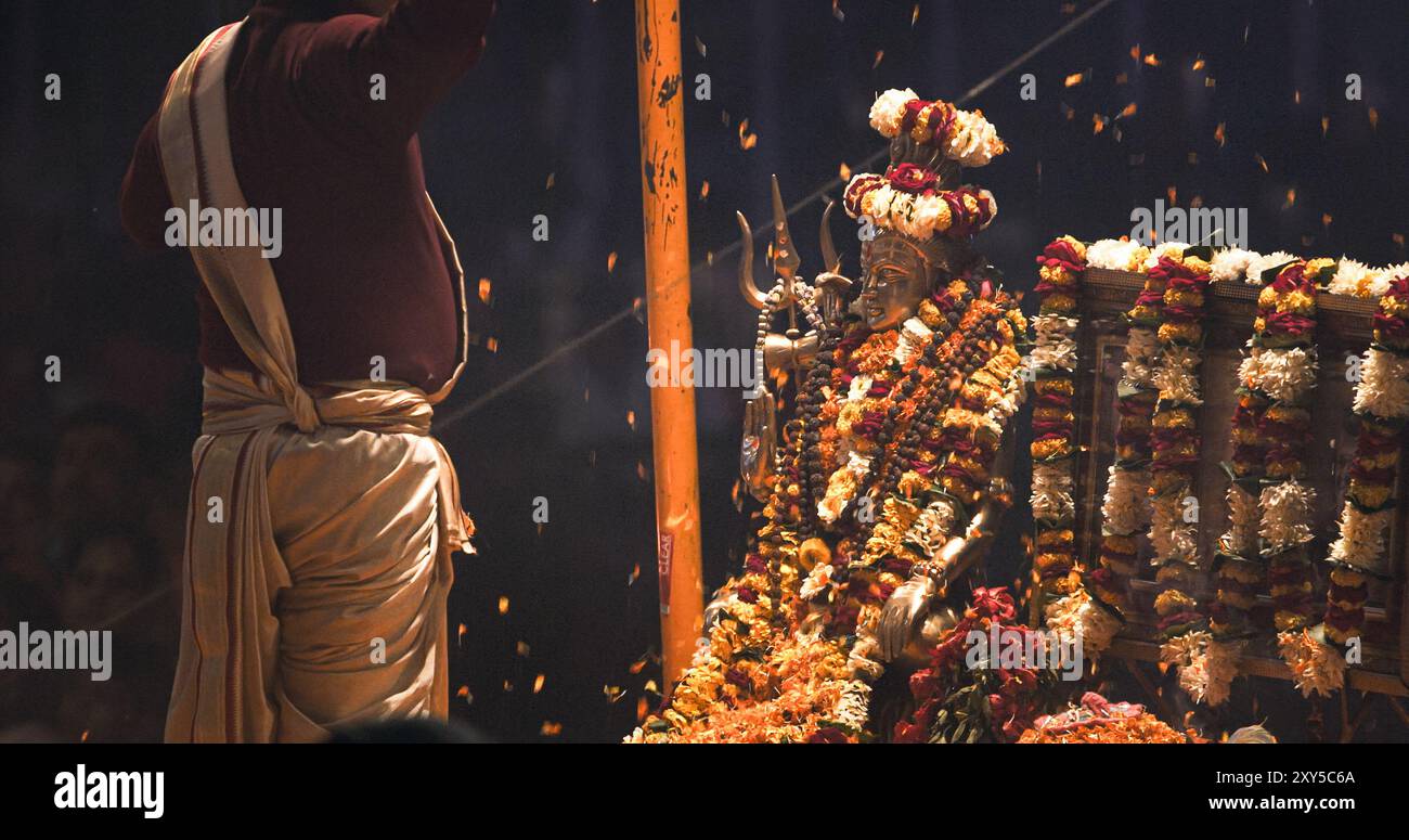 Ganga maha aarti hi-res stock photography and images - Alamy