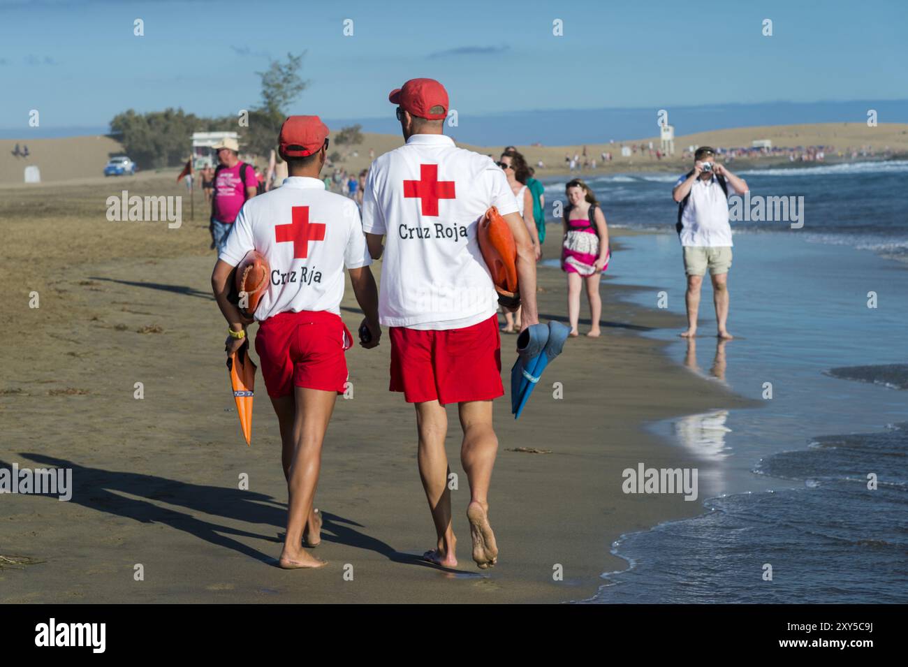 2 lifeguards from the Spanish Red Cross on Maspalomas beach Stock Photo ...