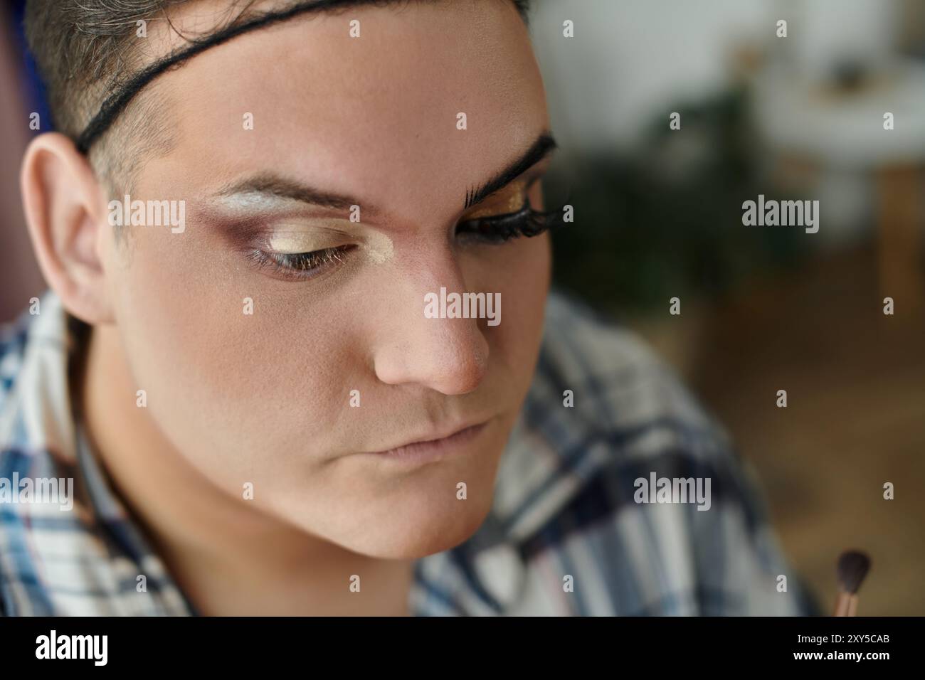 Non binary makeup artist hi-res stock photography and images - Alamy