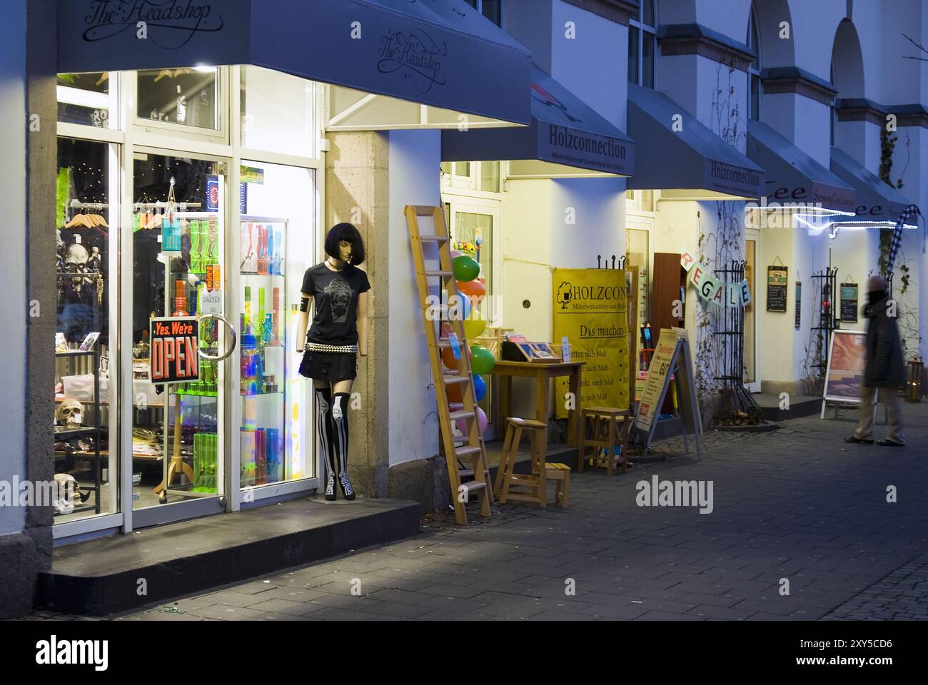 Shop windows at night hi-res stock photography and images - Alamy