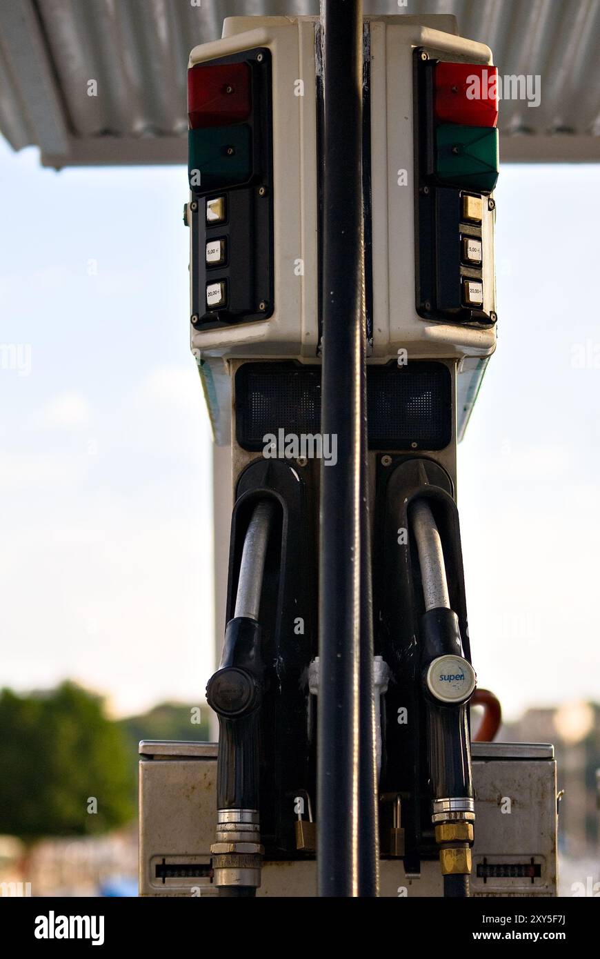 Ship refuelling station hi-res stock photography and images - Alamy