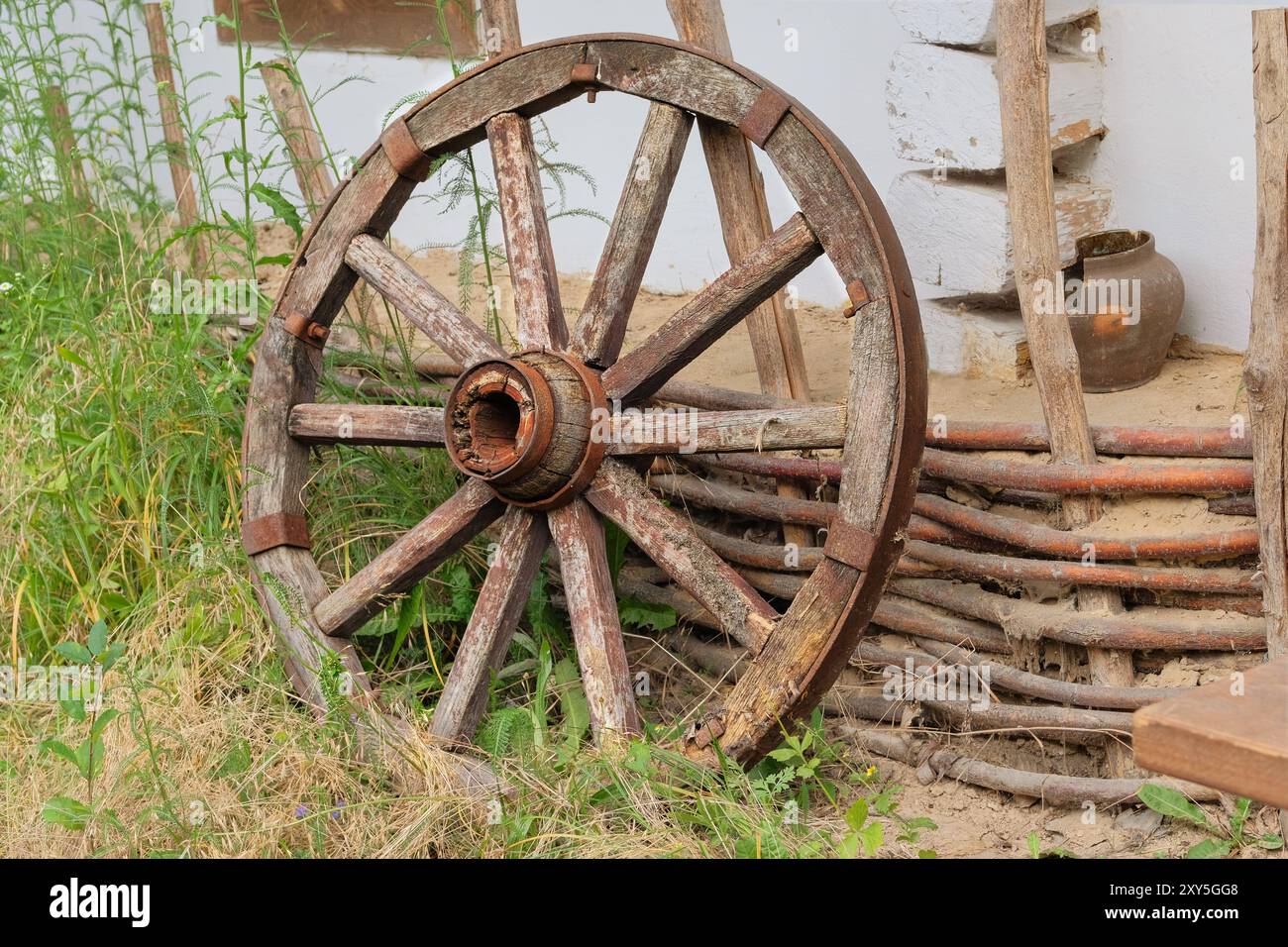 Weathered wood cart wheel hi-res stock photography and images - Alamy