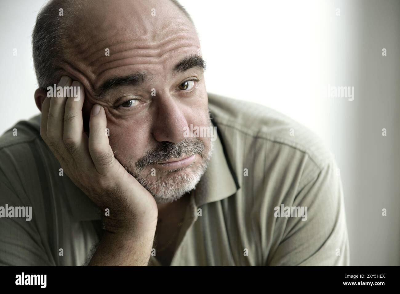 Hand supports head hi-res stock photography and images - Alamy