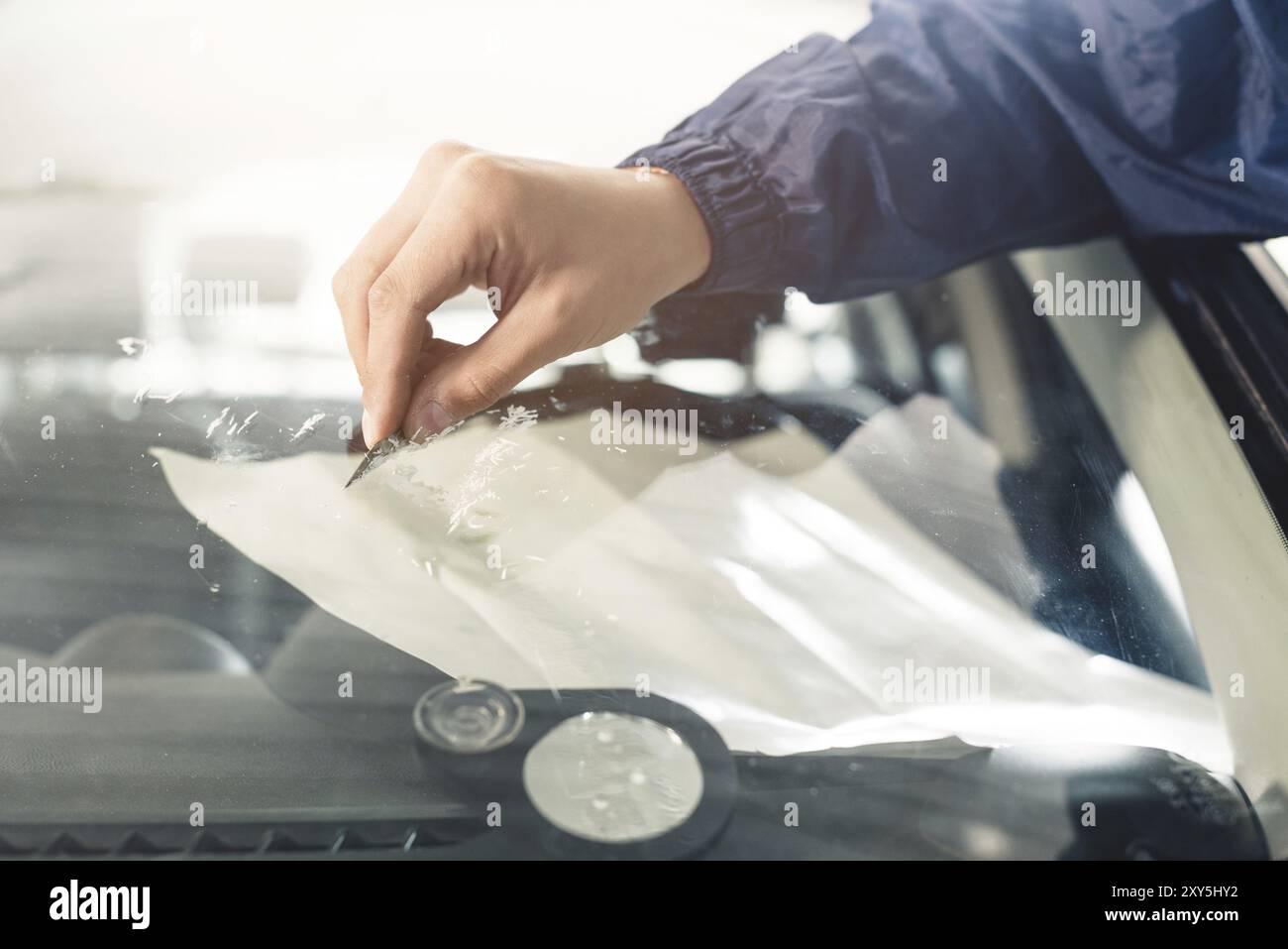 Car repair garage outside hi-res stock photography and images - Alamy