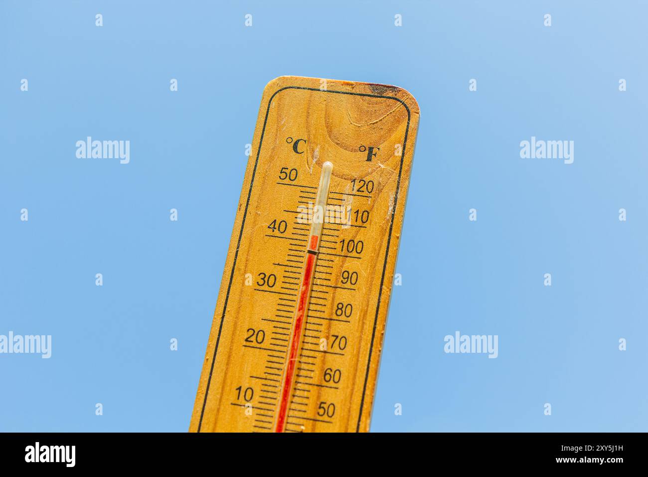 Thermometer displaying high summer temperature on a clear sky ...