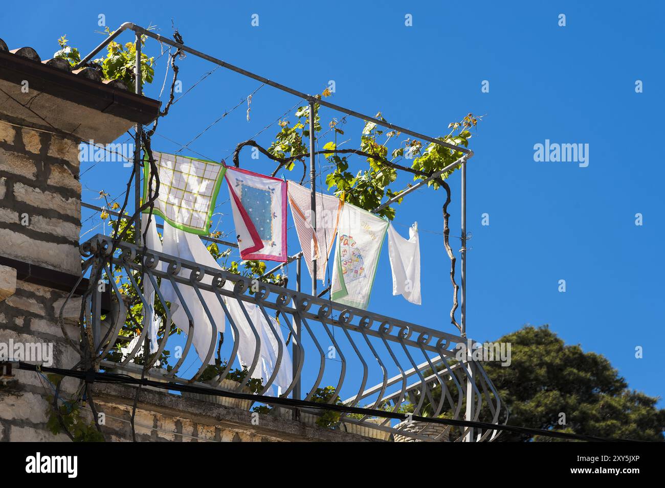 Laundry clothesline rooftop hi-res stock photography and images - Alamy