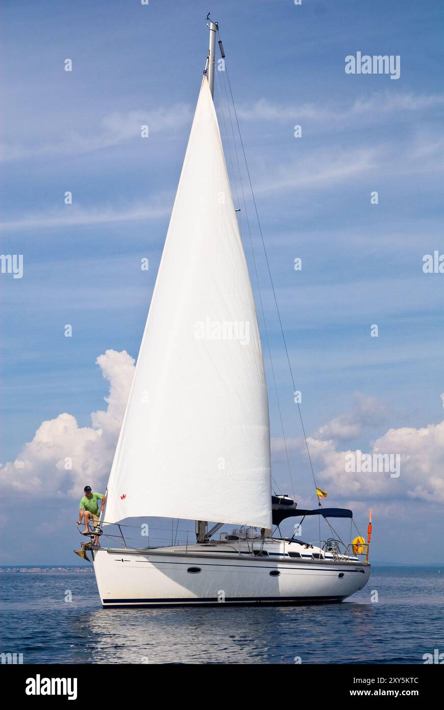 Sailing yacht abeam Stock Photo - Alamy
