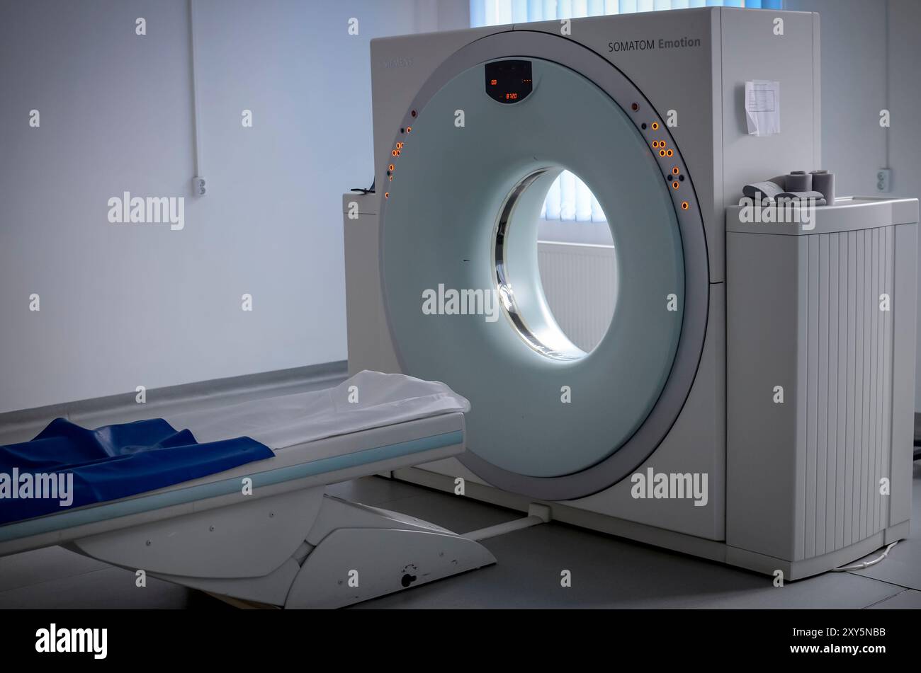 Siemens mri scanner hi-res stock photography and images - Alamy
