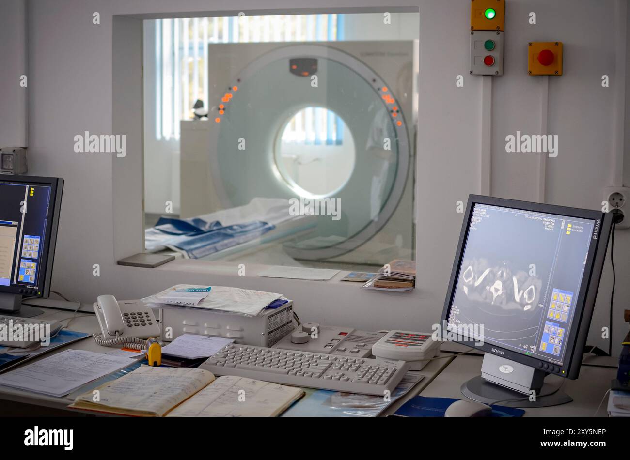 Siemens mri hi-res stock photography and images - Alamy