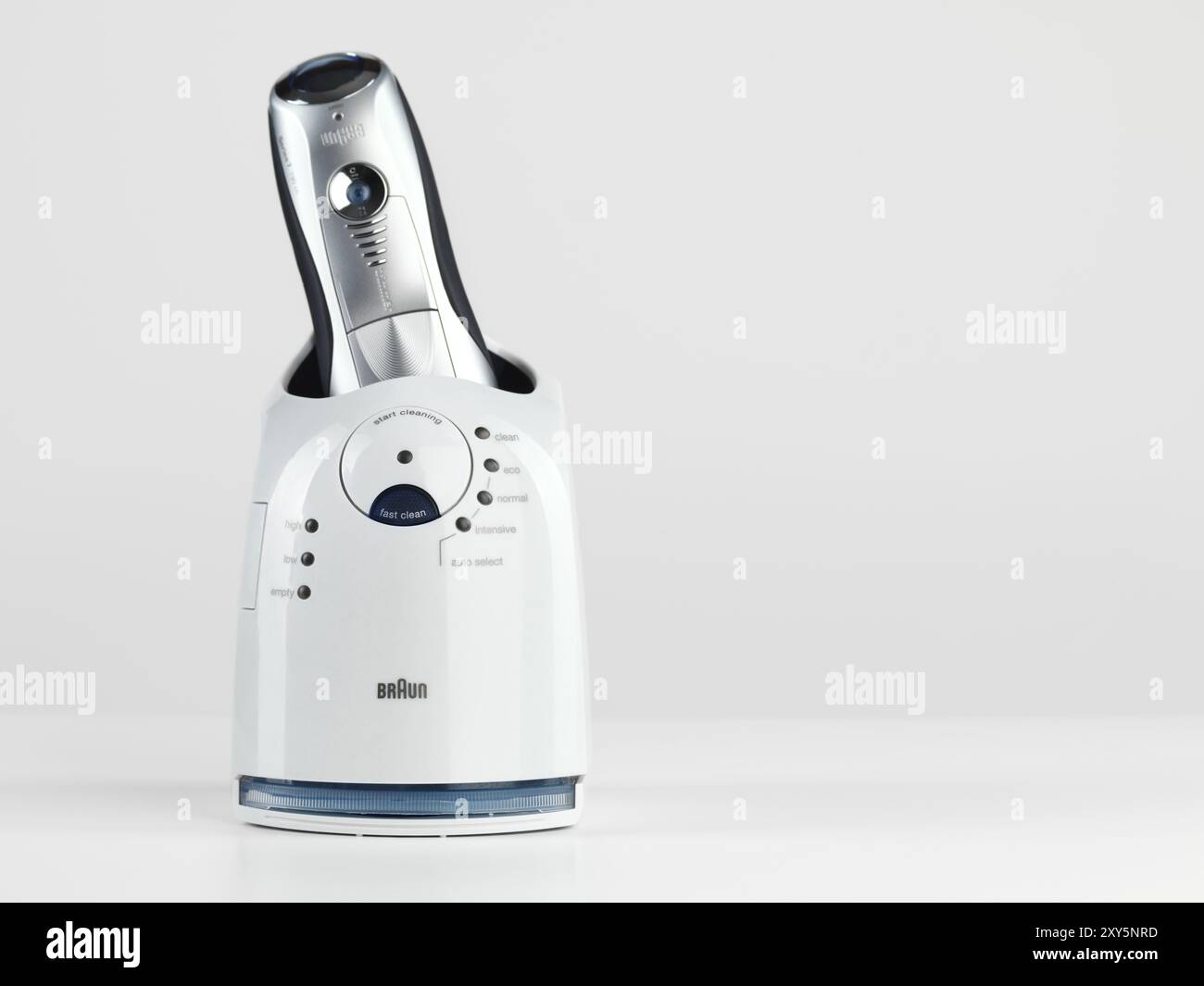 Braun 790CC, 9595 Pulsonic self cleaning electric shaver isolated on ...