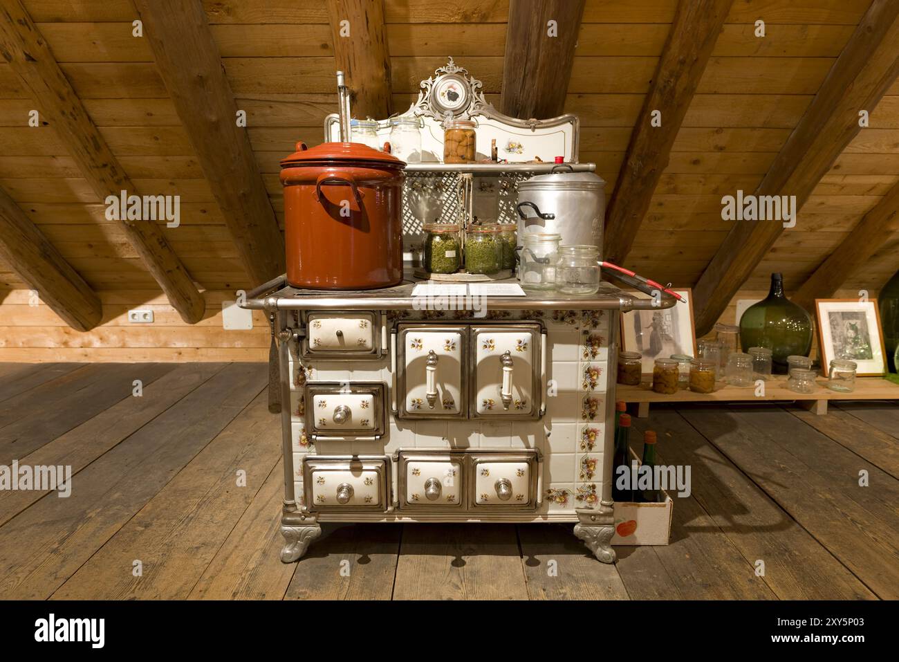 Old cooker hi-res stock photography and images - Alamy