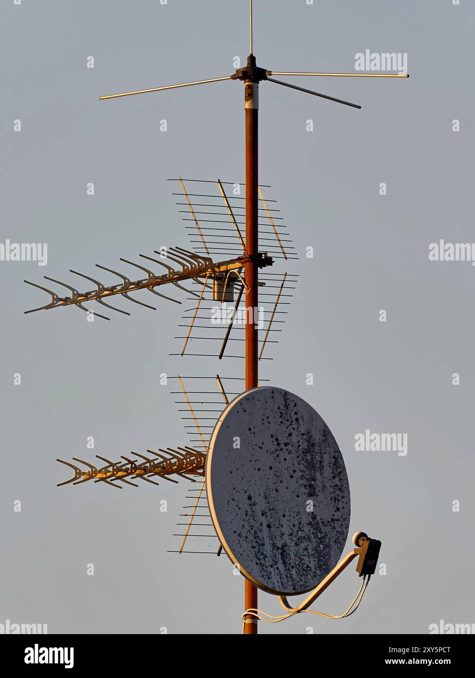 3 antennas hi-res stock photography and images - Alamy