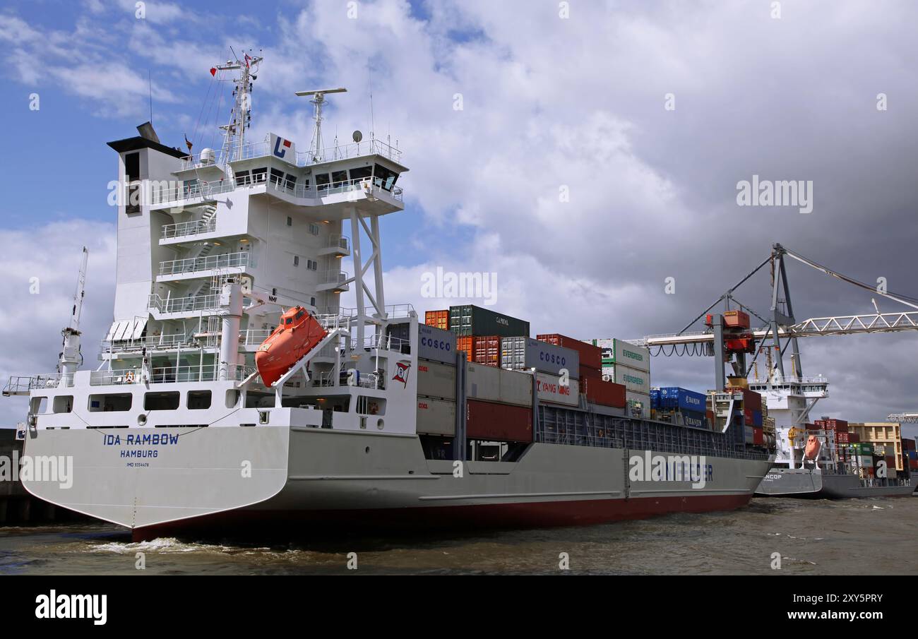 Container ship Ida Rambow, Unifeeder, in Hamburg, container vessel Ida ...