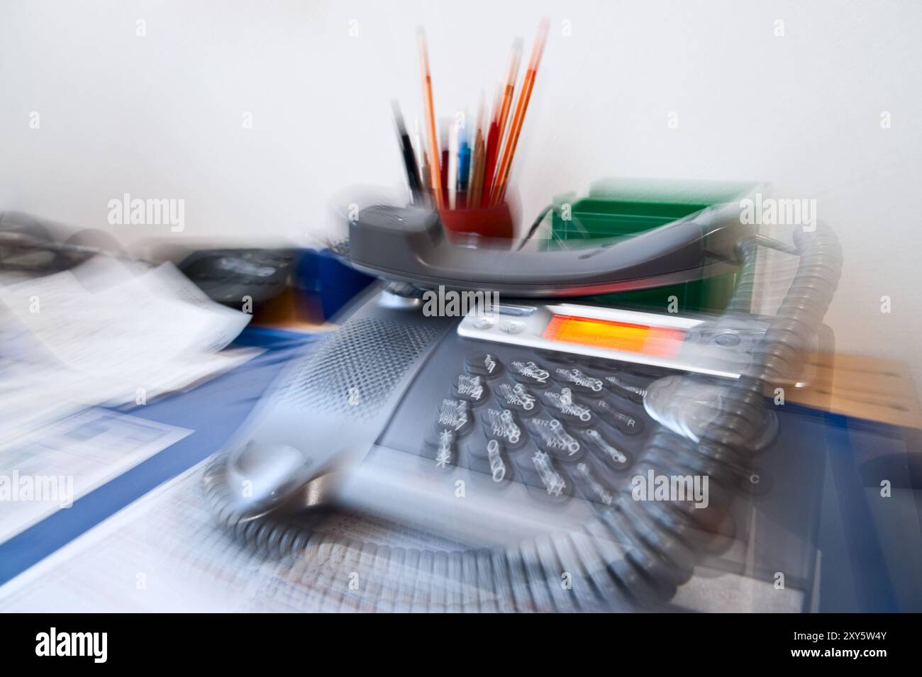 Ringing phone hi-res stock photography and images - Alamy